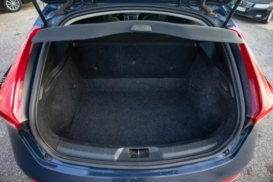 Zils Volvo V40 2013 Liepāja, ar dzinēja tilpumu 1.60 L un nobraukumu 269 tūkst. km par 8050 €, foto 11 vietnē AUTOMOTO.COM.LV