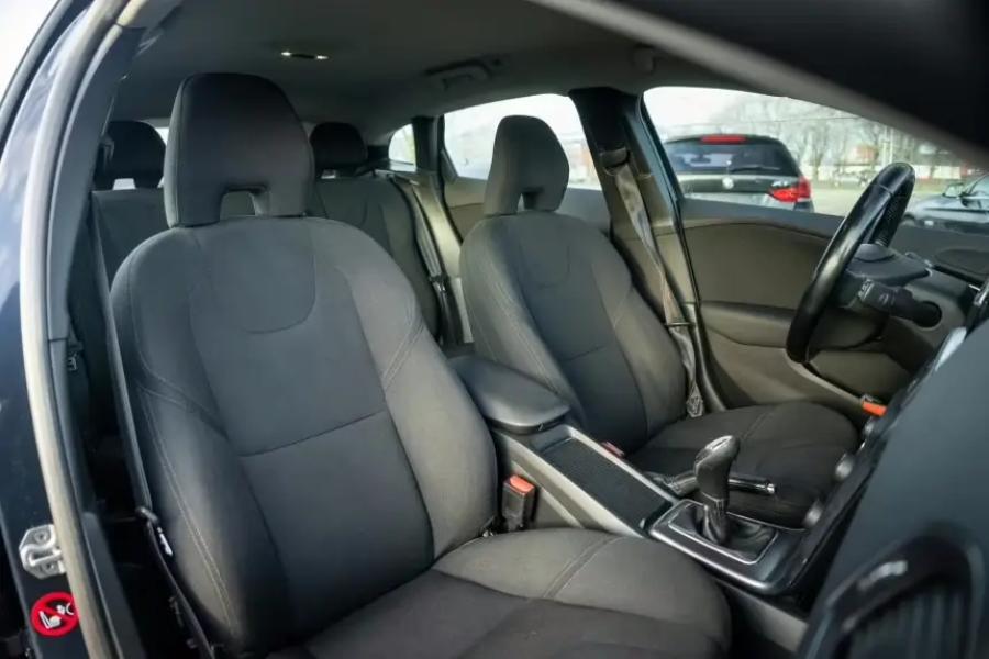 Zils Volvo V40 2013 Liepāja, ar dzinēja tilpumu 1.60 L un nobraukumu 269 tūkst. km par 8050 €, foto 13 vietnē AUTOMOTO.COM.LV