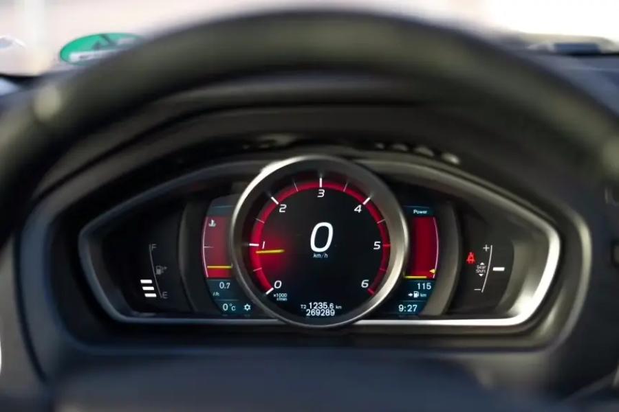 Zils Volvo V40 2013 Liepāja, ar dzinēja tilpumu 1.60 L un nobraukumu 269 tūkst. km par 8050 €, foto 14 vietnē AUTOMOTO.COM.LV