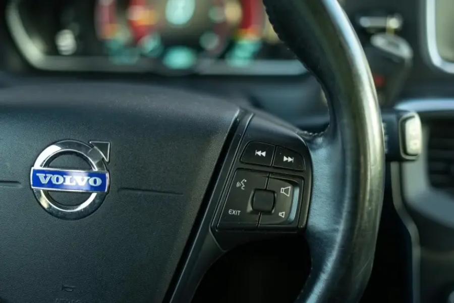 Zils Volvo V40 2013 Liepāja, ar dzinēja tilpumu 1.60 L un nobraukumu 269 tūkst. km par 8050 €, foto 17 vietnē AUTOMOTO.COM.LV