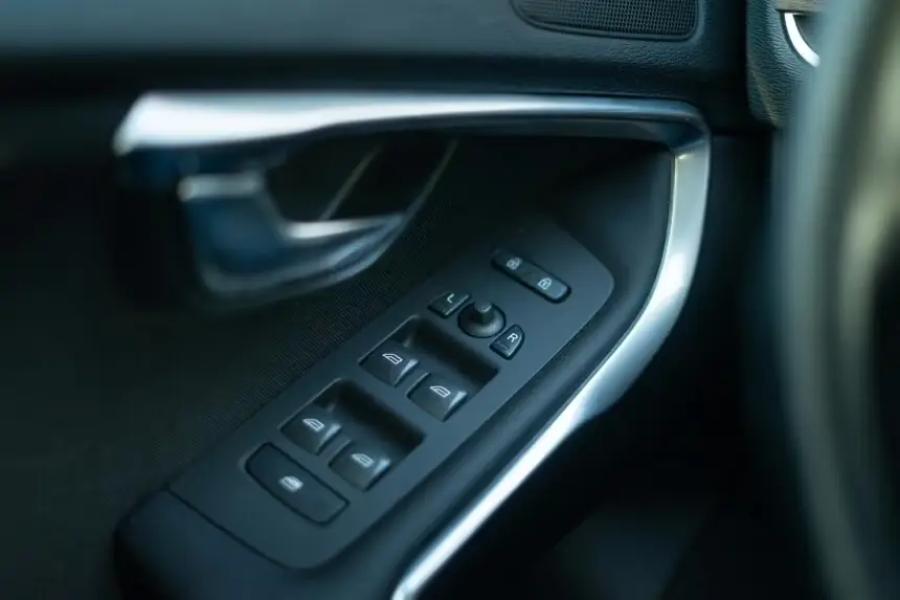Zils Volvo V40 2013 Liepāja, ar dzinēja tilpumu 1.60 L un nobraukumu 269 tūkst. km par 8050 €, foto 23 vietnē AUTOMOTO.COM.LV