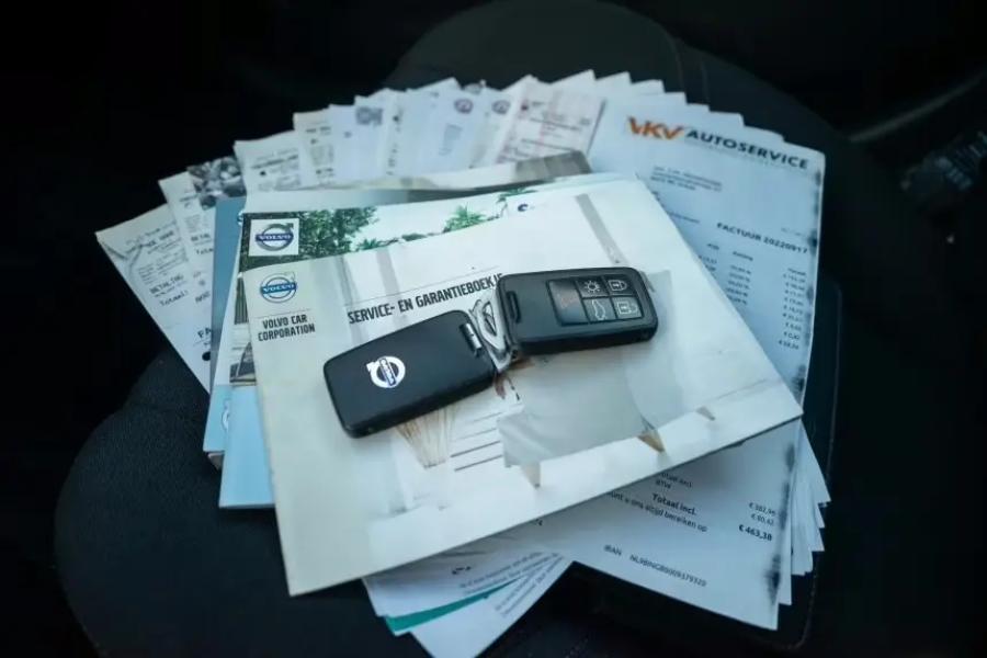 Zils Volvo V40 2013 Liepāja, ar dzinēja tilpumu 1.60 L un nobraukumu 269 tūkst. km par 8050 €, foto 24 vietnē AUTOMOTO.COM.LV