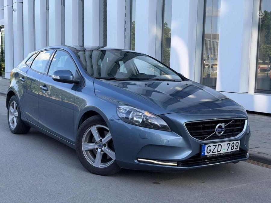 Blue Volvo V40 2013 in Vilnius, with an engine capacity of 1.60 L and mileage of 116 thousand km for 6000 €, photo 1 on AUTOMOTO.COM.LV