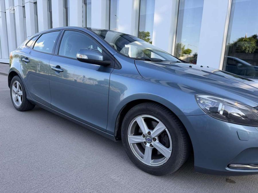 Blue Volvo V40 2013 in Vilnius, with an engine capacity of 1.60 L and mileage of 116 thousand km for 6000 €, photo 6 on AUTOMOTO.COM.LV