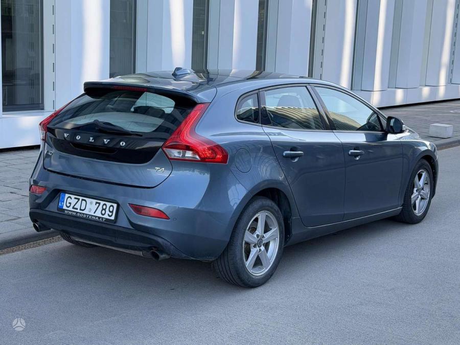 Blue Volvo V40 2013 in Vilnius, with an engine capacity of 1.60 L and mileage of 116 thousand km for 6000 €, photo 8 on AUTOMOTO.COM.LV