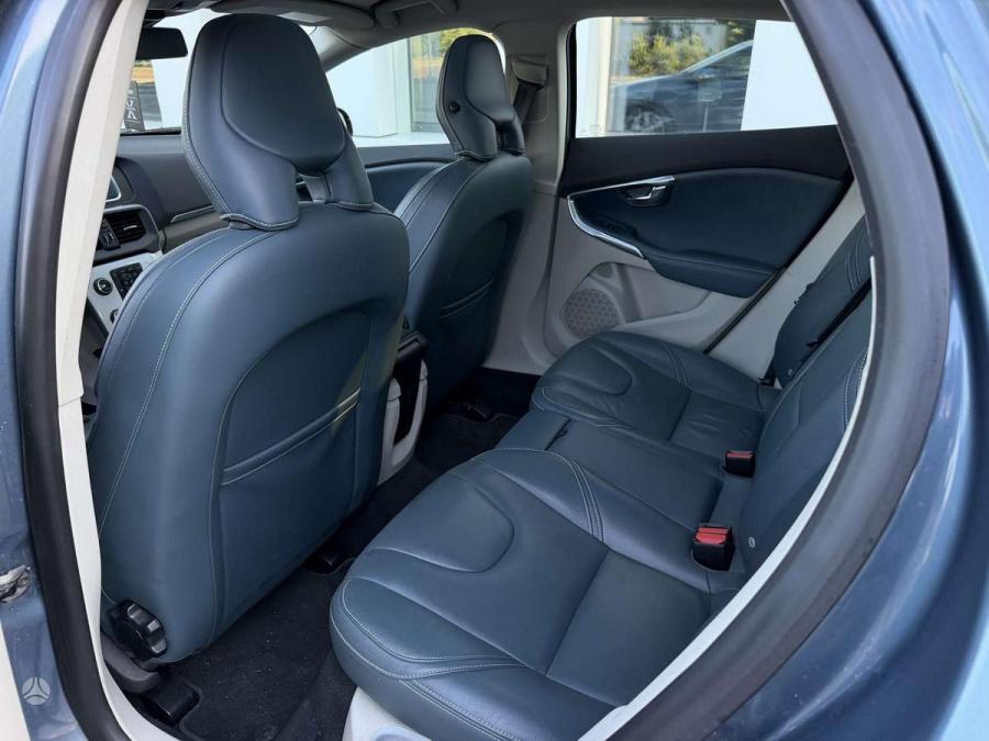Blue Volvo V40 2013 in Vilnius, with an engine capacity of 1.60 L and mileage of 116 thousand km for 6000 €, photo 14 on AUTOMOTO.COM.LV
