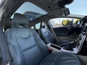 Blue Volvo V40 2013 in Vilnius, with an engine capacity of 1.60 L and mileage of 116 thousand km for 6000 €, photo 18 on AUTOMOTO.COM.LV