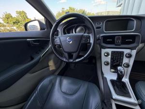 Blue Volvo V40 2013 in Vilnius, with an engine capacity of 1.60 L and mileage of 116 thousand km for 6000 €, photo 19 on AUTOMOTO.COM.LV