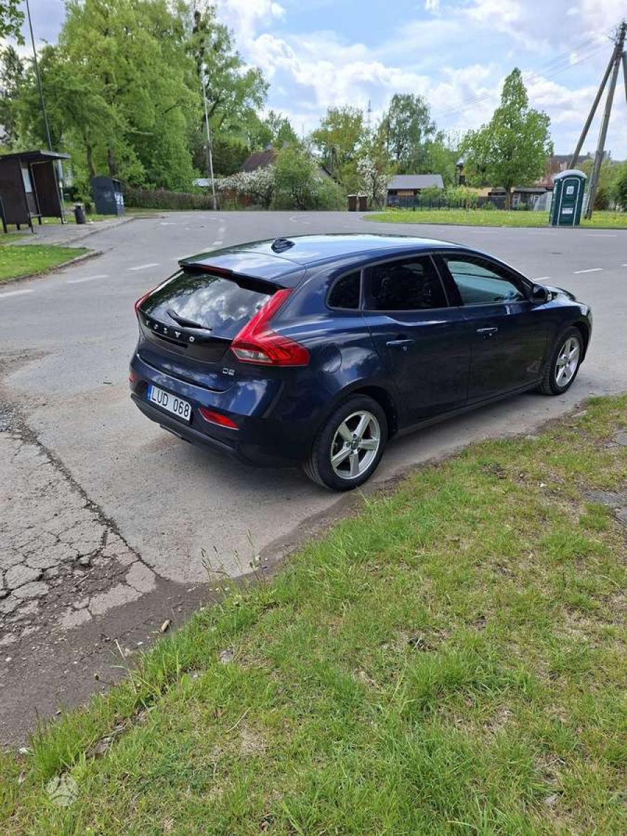 Blue Volvo V40 2013 in Kaunas, with an engine capacity of 1.56 L and mileage of 325 thousand km for 4300 €, photo 4 on AUTOMOTO.COM.LV
