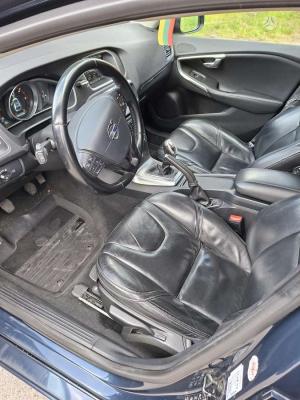 Blue Volvo V40 2013 in Kaunas, with an engine capacity of 1.56 L and mileage of 325 thousand km for 4300 €, photo 7 on AUTOMOTO.COM.LV