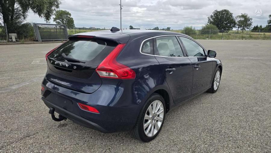 Blue Volvo V40 2013 in Marijampole, with an engine capacity of 1.56 L and mileage of 262 thousand km for 4850 €, photo 5 on AUTOMOTO.COM.LV