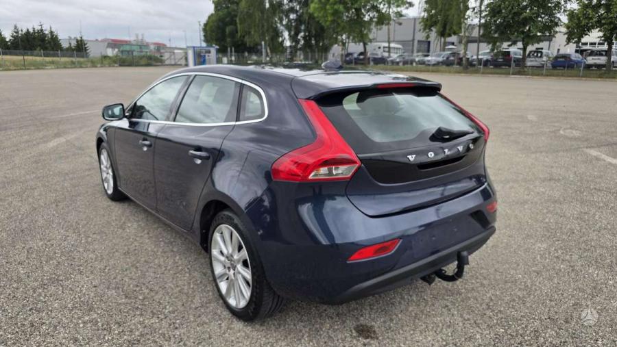 Blue Volvo V40 2013 in Marijampole, with an engine capacity of 1.56 L and mileage of 262 thousand km for 4850 €, photo 6 on AUTOMOTO.COM.LV