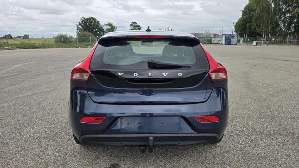 Zils Volvo V40 2013 Marijampole, ar dzinēja tilpumu 1.56 L un nobraukumu 262 tūkst. km par 4850 €, foto 6 vietnē AUTOMOTO.COM.LV