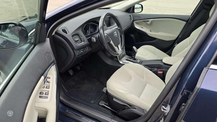 Blue Volvo V40 2013 in Marijampole, with an engine capacity of 1.56 L and mileage of 262 thousand km for 4850 €, photo 11 on AUTOMOTO.COM.LV