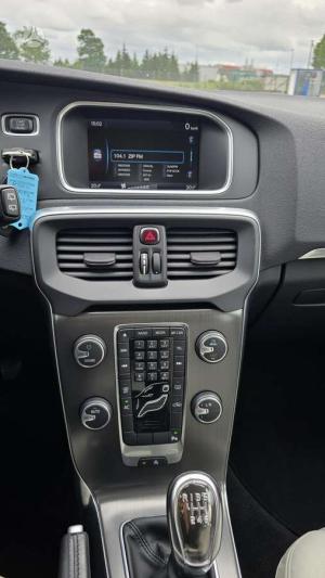 Blue Volvo V40 2013 in Marijampole, with an engine capacity of 1.56 L and mileage of 262 thousand km for 4850 €, photo 17 on AUTOMOTO.COM.LV