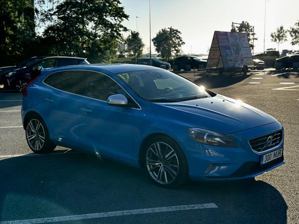 Zils Volvo V40 2013 Tallina, ar dzinēja tilpumu 1.60 L un nobraukumu 289 tūkst. km par 7600 €, foto 5 vietnē AUTOMOTO.COM.LV