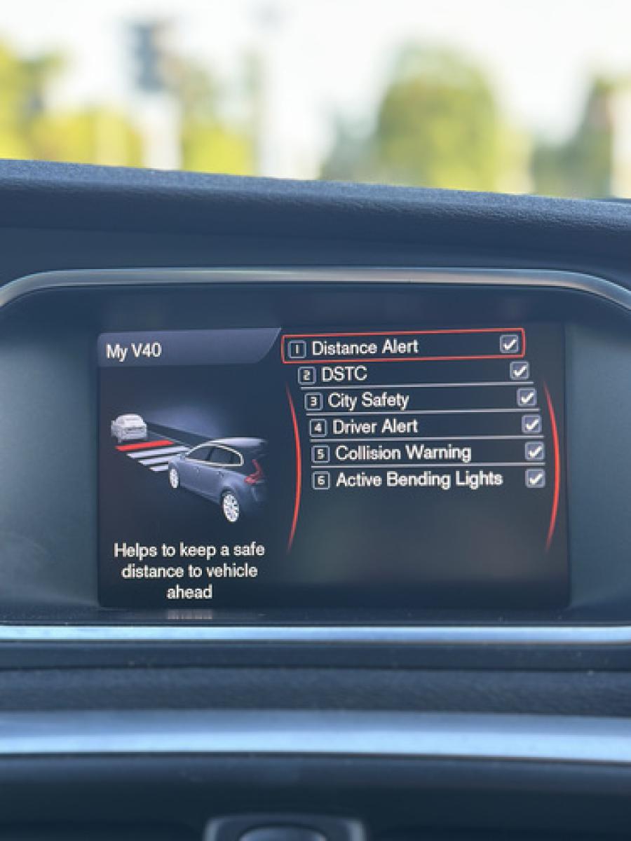 Zils Volvo V40 2013 Tallina, ar dzinēja tilpumu 1.60 L un nobraukumu 289 tūkst. km par 7600 €, foto 11 vietnē AUTOMOTO.COM.LV