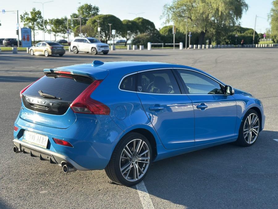 Zils Volvo V40 2013 Tallina, ar dzinēja tilpumu 1.60 L un nobraukumu 289 tūkst. km par 7600 €, foto 15 vietnē AUTOMOTO.COM.LV