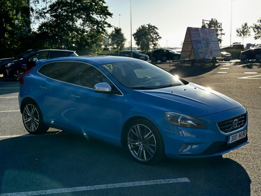 Zils Volvo V40 2013 Tallina, ar dzinēja tilpumu 1.60 L un nobraukumu 289 tūkst. km par 7600 €, foto 16 vietnē AUTOMOTO.COM.LV