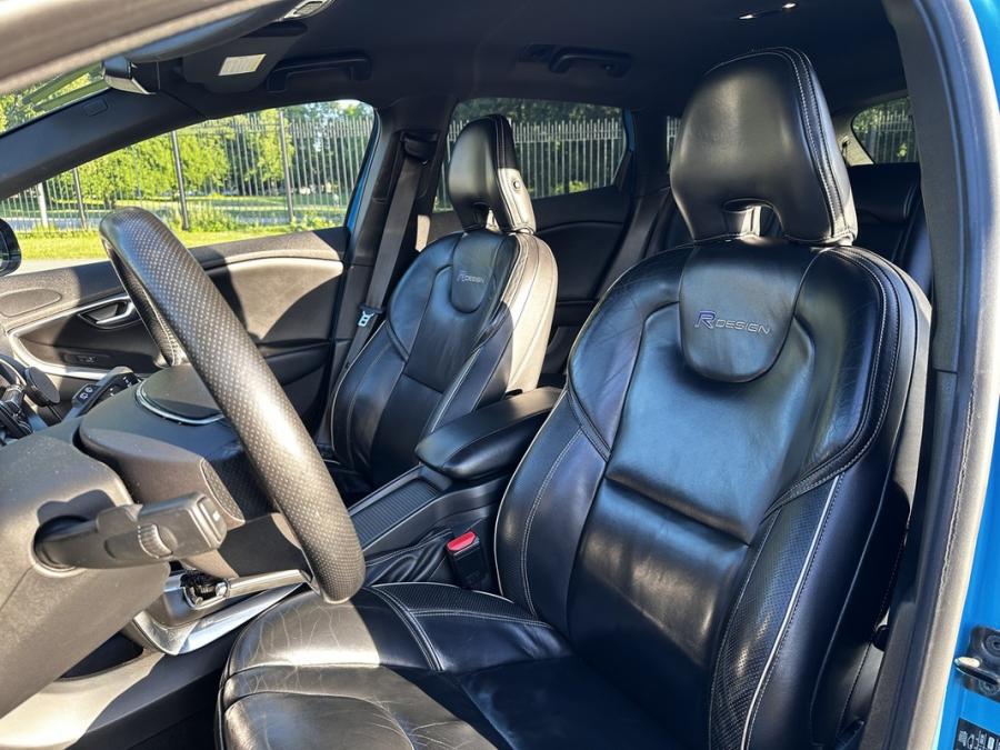 Zils Volvo V40 2013 Tallina, ar dzinēja tilpumu 1.60 L un nobraukumu 289 tūkst. km par 7600 €, foto 18 vietnē AUTOMOTO.COM.LV