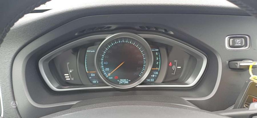 Zils Volvo V40 2013 Kauņa, ar dzinēja tilpumu 1.56 L un nobraukumu 249 tūkst. km par 5250 €, foto 20 vietnē AUTOMOTO.COM.LV