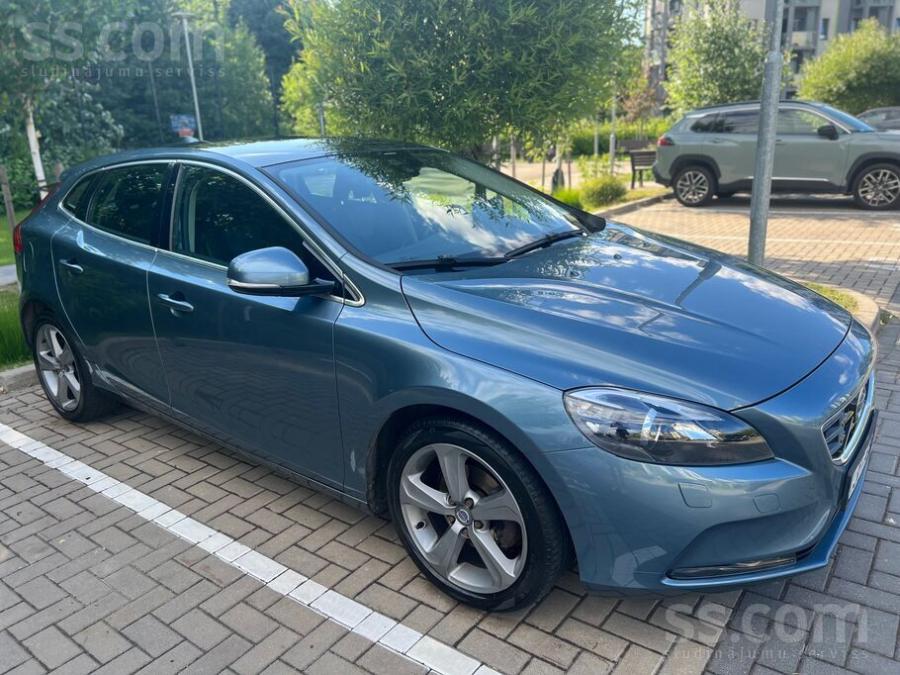 Zils Volvo V40 2013 Rīga, ar dzinēja tilpumu 1.60 L un nobraukumu 152 tūkst. km par 7900 €, foto 4 vietnē AUTOMOTO.COM.LV