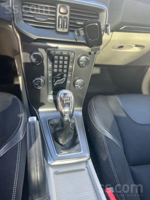 Zils Volvo V40 2013 Rīga, ar dzinēja tilpumu 1.60 L un nobraukumu 152 tūkst. km par 7900 €, foto 9 vietnē AUTOMOTO.COM.LV