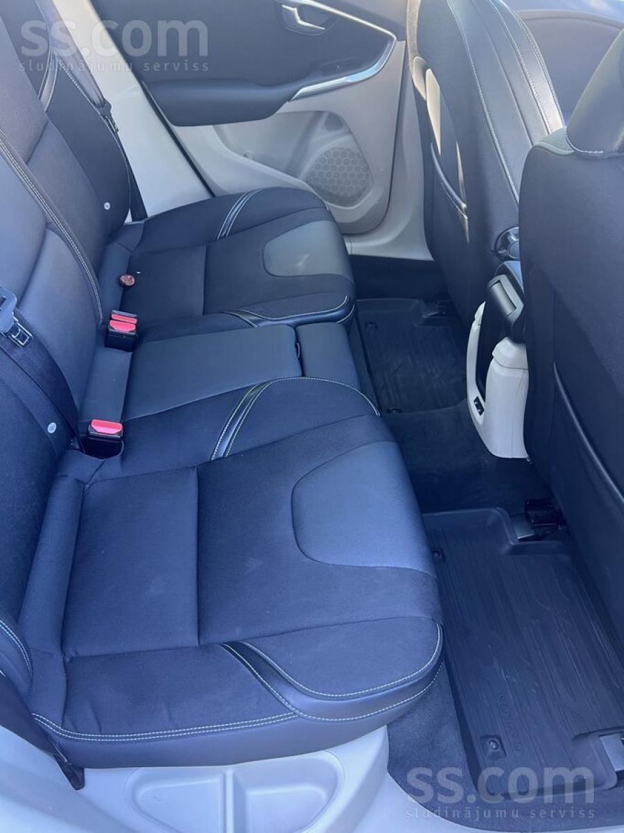 Zils Volvo V40 2013 Rīga, ar dzinēja tilpumu 1.60 L un nobraukumu 152 tūkst. km par 7900 €, foto 11 vietnē AUTOMOTO.COM.LV
