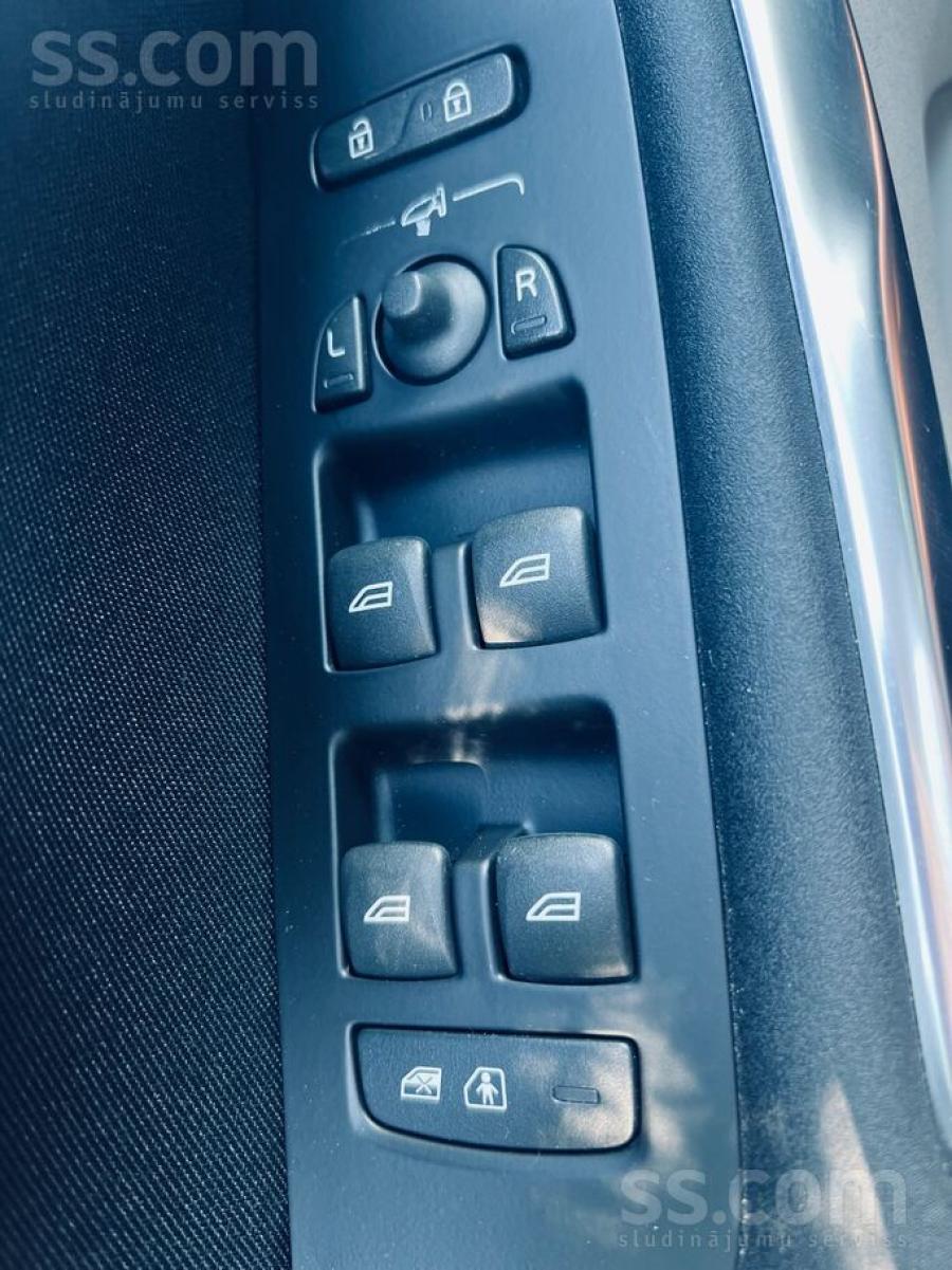 Zils Volvo V40 2013 Rīga, ar dzinēja tilpumu 1.60 L un nobraukumu 152 tūkst. km par 7900 €, foto 13 vietnē AUTOMOTO.COM.LV
