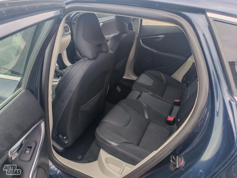 Blue Volvo V40 2013 in Kaunas, with an engine capacity of 1.60 L and mileage of 292 thousand km for 5399 €, photo 14 on AUTOMOTO.COM.LV