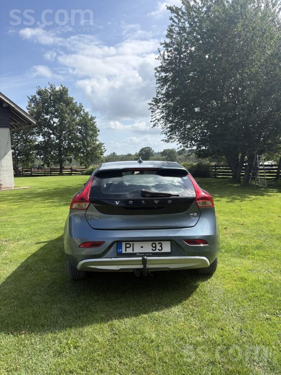 Blue Volvo V40 2013 in Kuldiga, with an engine capacity of 1.60 L and mileage of 288 thousand km for 6200 €, photo 4 on AUTOMOTO.COM.LV
