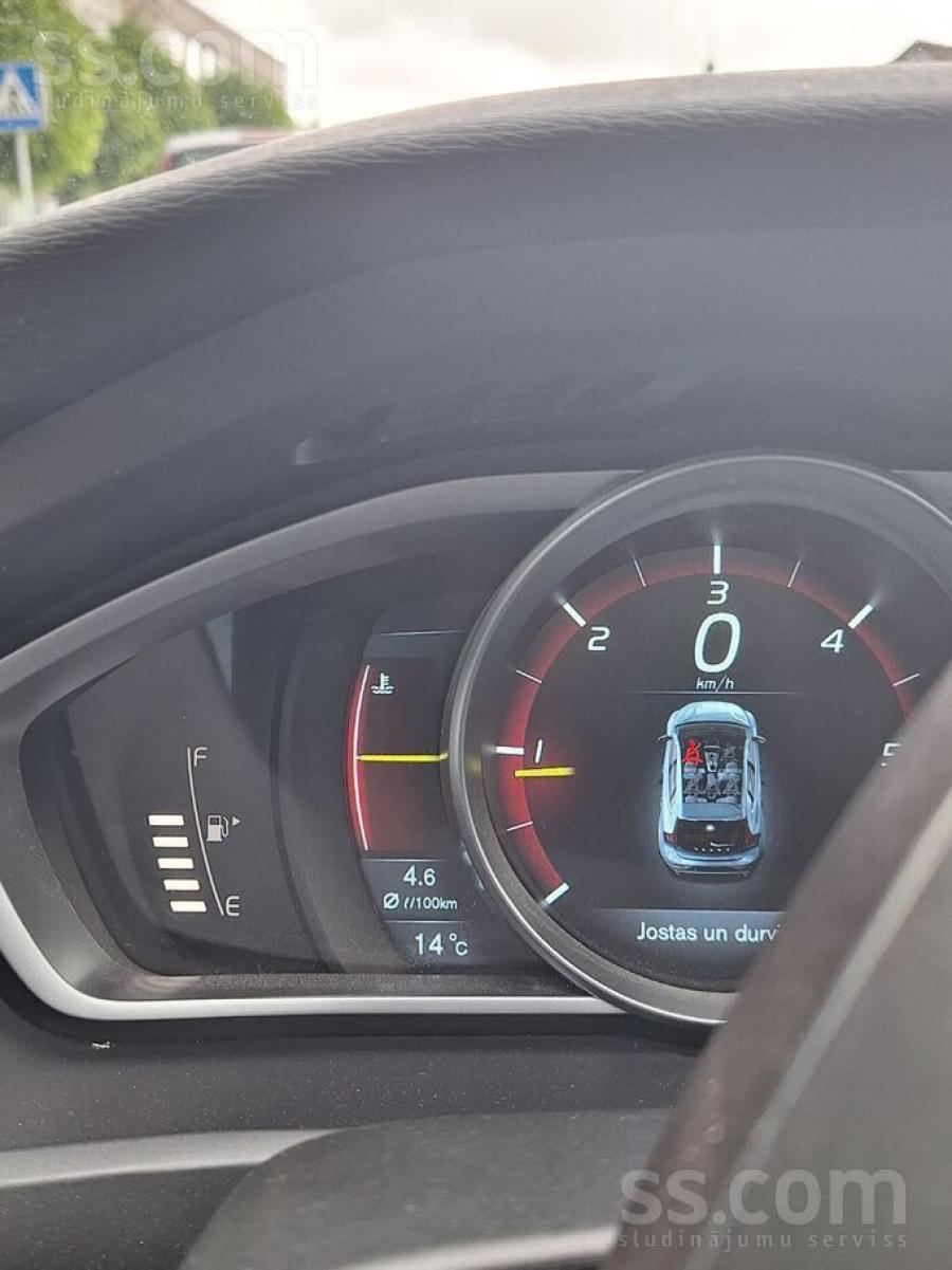 Blue Volvo V40 2013 in Kuldiga, with an engine capacity of 1.60 L and mileage of 288 thousand km for 6200 €, photo 7 on AUTOMOTO.COM.LV