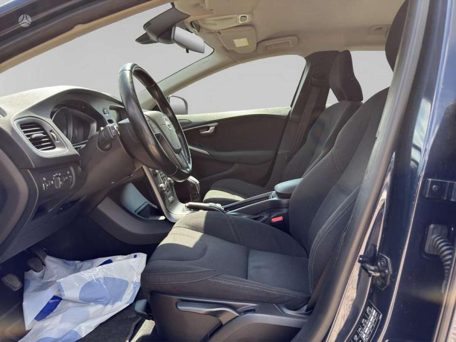 Zils Volvo V40 2013 Viļņa, ar dzinēja tilpumu 1.60 L un nobraukumu 279 tūkst. km par 4490 €, foto 10 vietnē AUTOMOTO.COM.LV