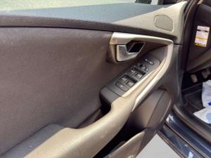 Zils Volvo V40 2013 Viļņa, ar dzinēja tilpumu 1.60 L un nobraukumu 279 tūkst. km par 4490 €, foto 13 vietnē AUTOMOTO.COM.LV