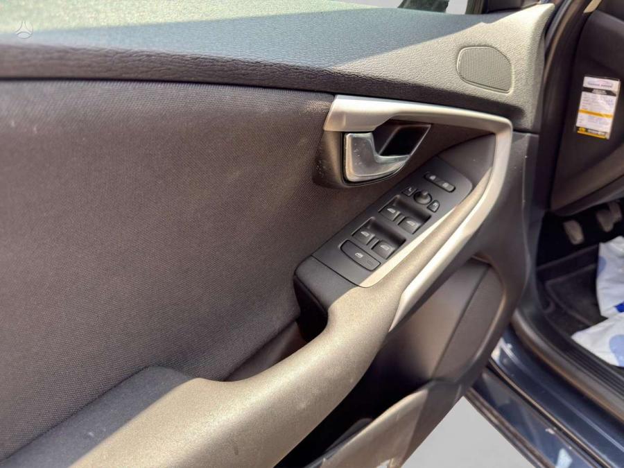 Zils Volvo V40 2013 Viļņa, ar dzinēja tilpumu 1.60 L un nobraukumu 279 tūkst. km par 4490 €, foto 13 vietnē AUTOMOTO.COM.LV