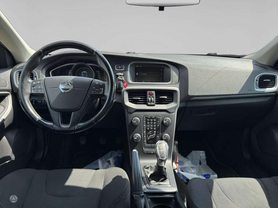 Zils Volvo V40 2013 Viļņa, ar dzinēja tilpumu 1.60 L un nobraukumu 279 tūkst. km par 4490 €, foto 15 vietnē AUTOMOTO.COM.LV