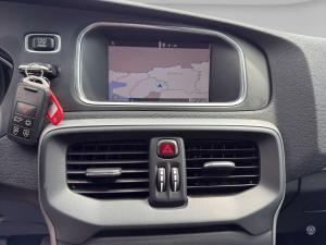 Zils Volvo V40 2013 Viļņa, ar dzinēja tilpumu 1.60 L un nobraukumu 279 tūkst. km par 4490 €, foto 17 vietnē AUTOMOTO.COM.LV