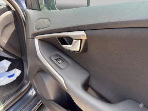 Zils Volvo V40 2013 Viļņa, ar dzinēja tilpumu 1.60 L un nobraukumu 279 tūkst. km par 4490 €, foto 18 vietnē AUTOMOTO.COM.LV