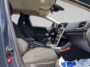Zils Volvo V40 2013 Viļņa, ar dzinēja tilpumu 1.60 L un nobraukumu 279 tūkst. km par 4490 €, foto 19 vietnē AUTOMOTO.COM.LV