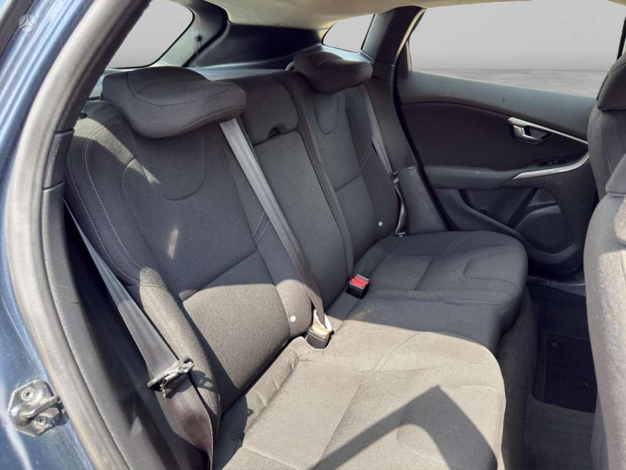 Zils Volvo V40 2013 Viļņa, ar dzinēja tilpumu 1.60 L un nobraukumu 279 tūkst. km par 4490 €, foto 20 vietnē AUTOMOTO.COM.LV