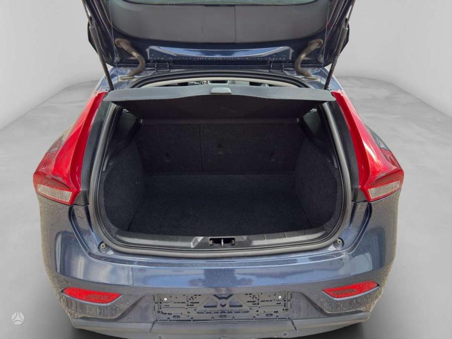 Zils Volvo V40 2013 Viļņa, ar dzinēja tilpumu 1.60 L un nobraukumu 279 tūkst. km par 4490 €, foto 21 vietnē AUTOMOTO.COM.LV