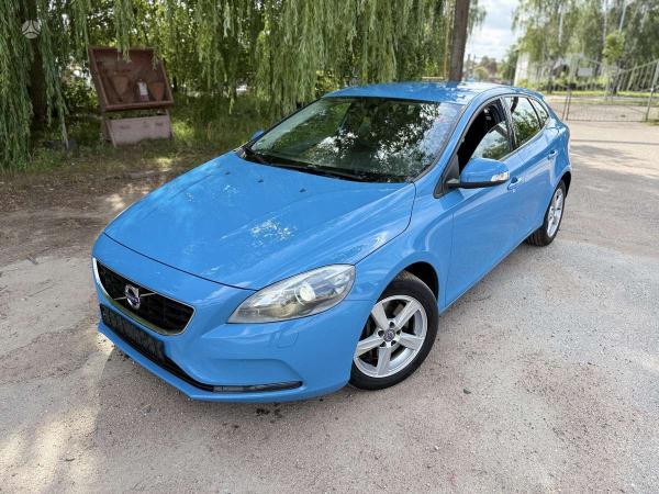 Blue Volvo V40 2013 in Ukmerge, with an engine capacity of 1.98 L and mileage of 252 thousand km for 5850 €, photo 1 on AUTOMOTO.COM.LV