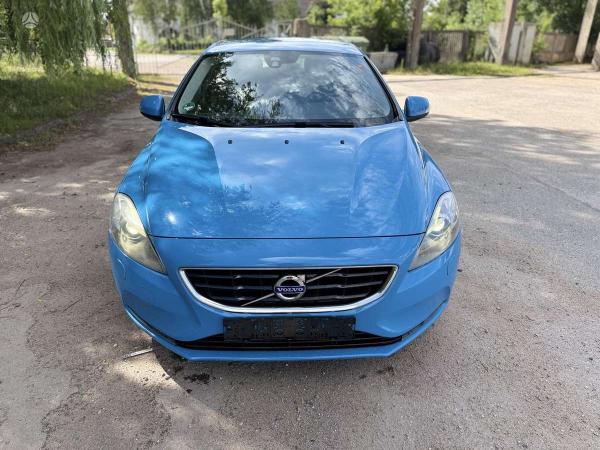 Blue Volvo V40 2013 in Ukmerge, with an engine capacity of 1.98 L and mileage of 252 thousand km for 5850 €, photo 5 on AUTOMOTO.COM.LV