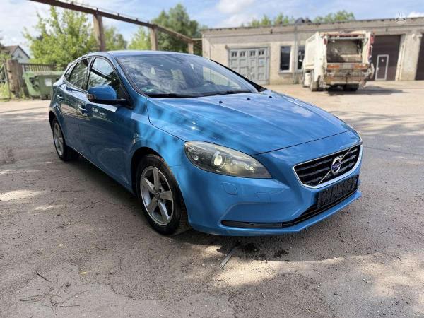 Blue Volvo V40 2013 in Ukmerge, with an engine capacity of 1.98 L and mileage of 252 thousand km for 5850 €, photo 6 on AUTOMOTO.COM.LV