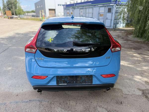 Blue Volvo V40 2013 in Ukmerge, with an engine capacity of 1.98 L and mileage of 252 thousand km for 5850 €, photo 7 on AUTOMOTO.COM.LV