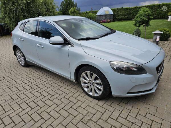 Zils Volvo V40 2013 Kauņa, ar dzinēja tilpumu 1.56 L un nobraukumu 311 tūkst. km par 5999 €, foto 1 vietnē AUTOMOTO.COM.LV