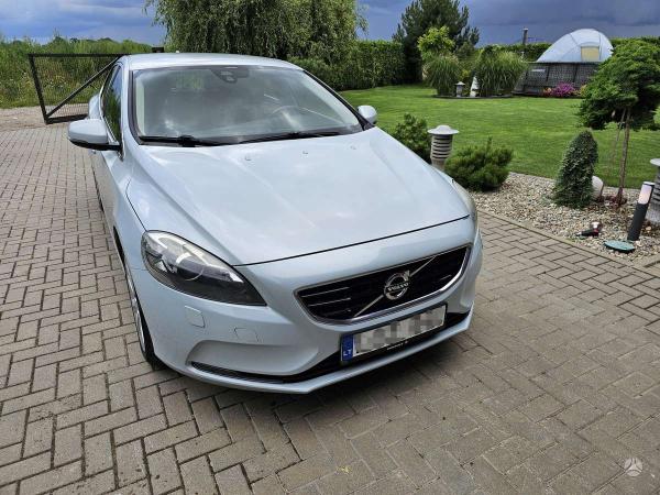 Zils Volvo V40 2013 Kauņa, ar dzinēja tilpumu 1.56 L un nobraukumu 311 tūkst. km par 5999 €, foto 2 vietnē AUTOMOTO.COM.LV