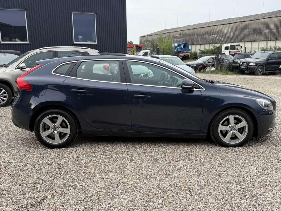 Zils Volvo V40 2013 Kauņa, ar dzinēja tilpumu 1.56 L un nobraukumu 220 tūkst. km par 4999 €, foto 6 vietnē AUTOMOTO.COM.LV