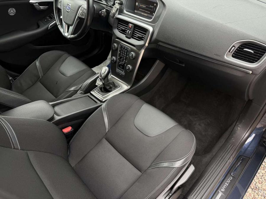 Zils Volvo V40 2013 Kauņa, ar dzinēja tilpumu 1.56 L un nobraukumu 220 tūkst. km par 4999 €, foto 16 vietnē AUTOMOTO.COM.LV