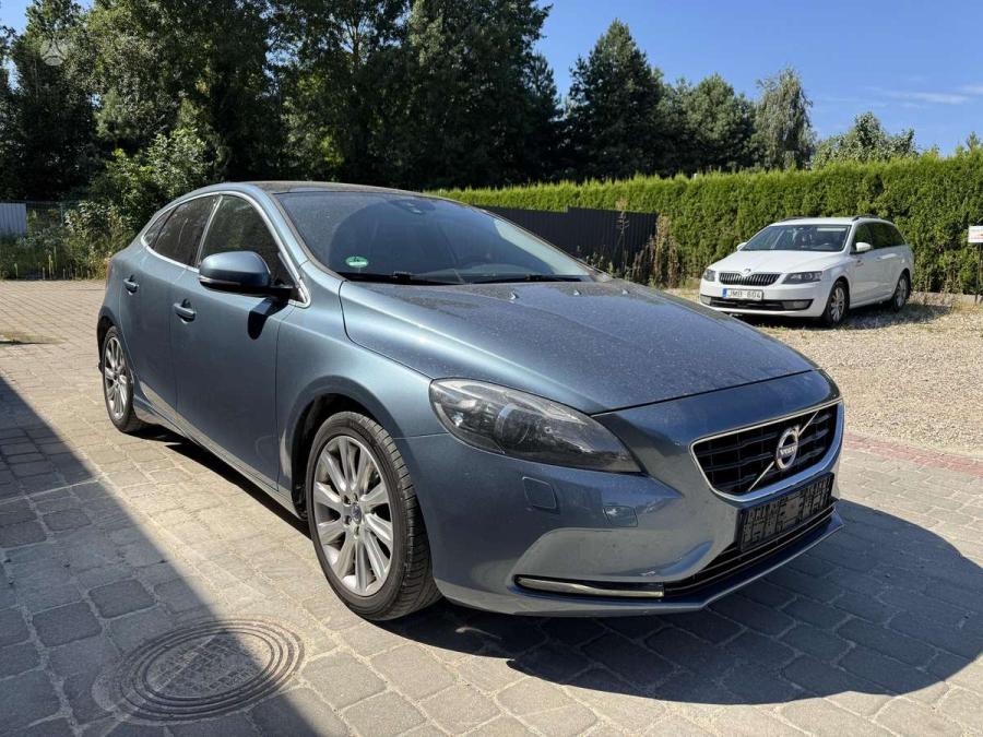 Blue Volvo V40 2013 in Alytus, with an engine capacity of 1.60 L and mileage of 273 thousand km for 5450 €, photo 3 on AUTOMOTO.COM.LV